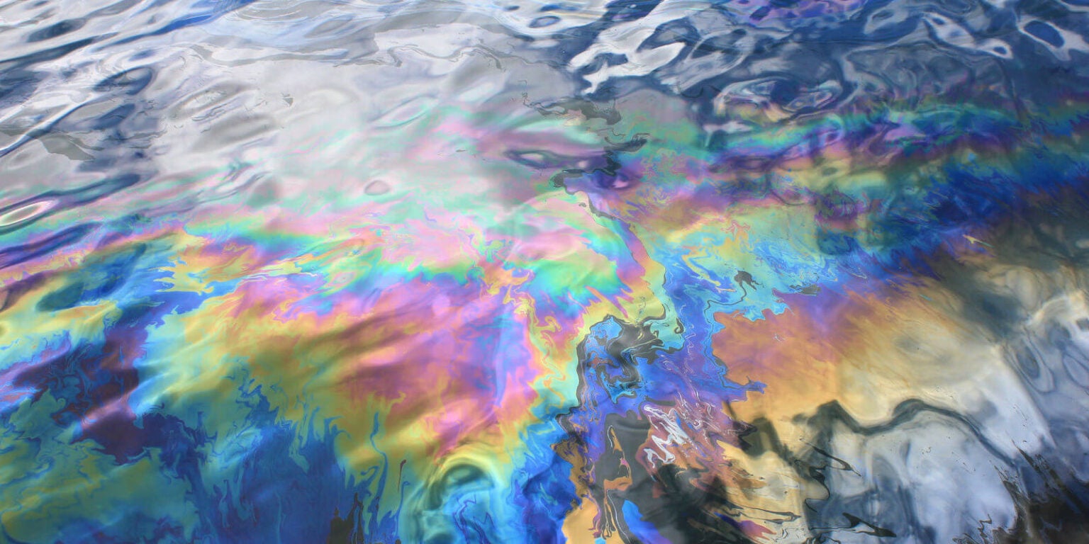 How does Oil Behave in Water? – Clear Seas